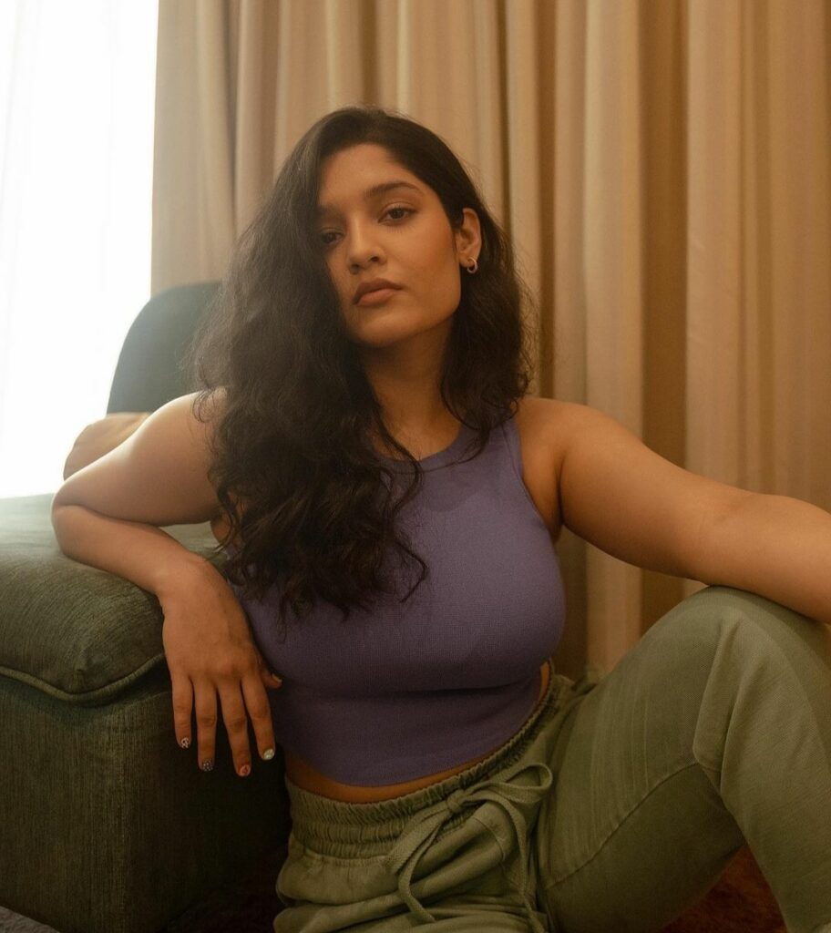 என்ன shapuu.. பெருசா தெரியுதே ரித்திகா சிங்கின் லேட்டஸ்ட் புகைப்படம் ...