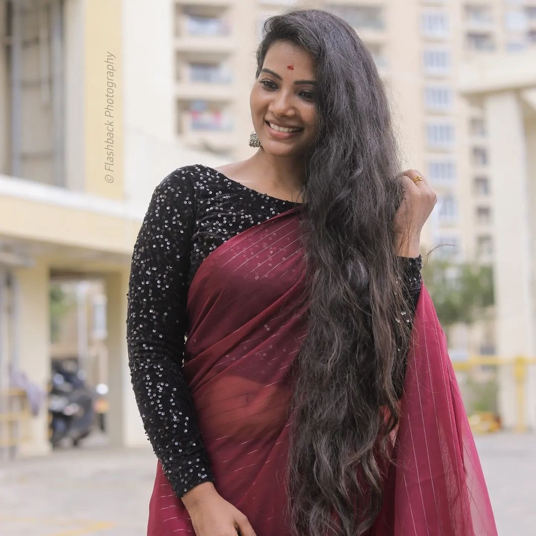 பிரா மட்டும் !! தொடையும் தொப்புளும் வேற லெவல் !! நடிகை திவ்யா ...