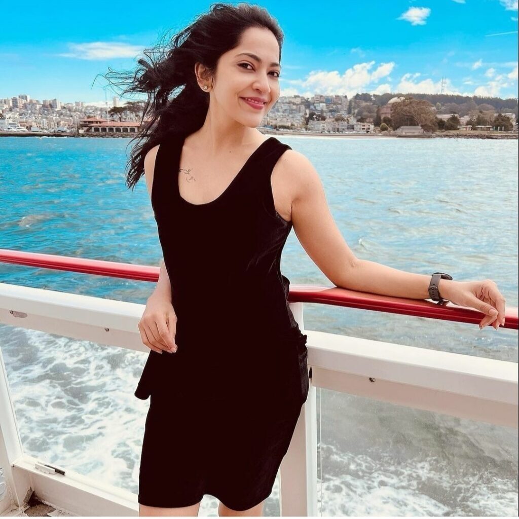 பிராவுடன் செம்ம கிக் ஏத்தும் வி ஜே ரம்யாவின் லேட்டஸ்ட் போட்டோஷூட்டைப் ...