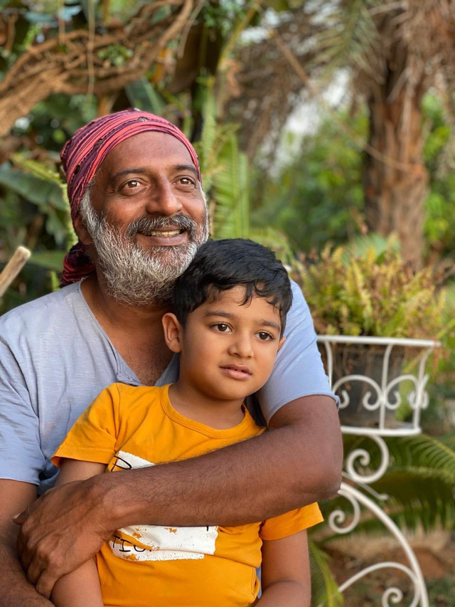 பிரகாஷ் ராஜின் இரண்டாவது மனைவி மற்றும் மகனைப் பார்த்துள்ளீர்களா ...