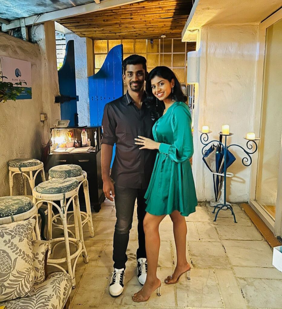 பிரபல கிரிக்கெட் வீரரை திருமணம் செய்யும் !! தலைவாசல் விஜய் மகளும் பிரபல நீச்சல் வீரங்கனையும் ஆன ...