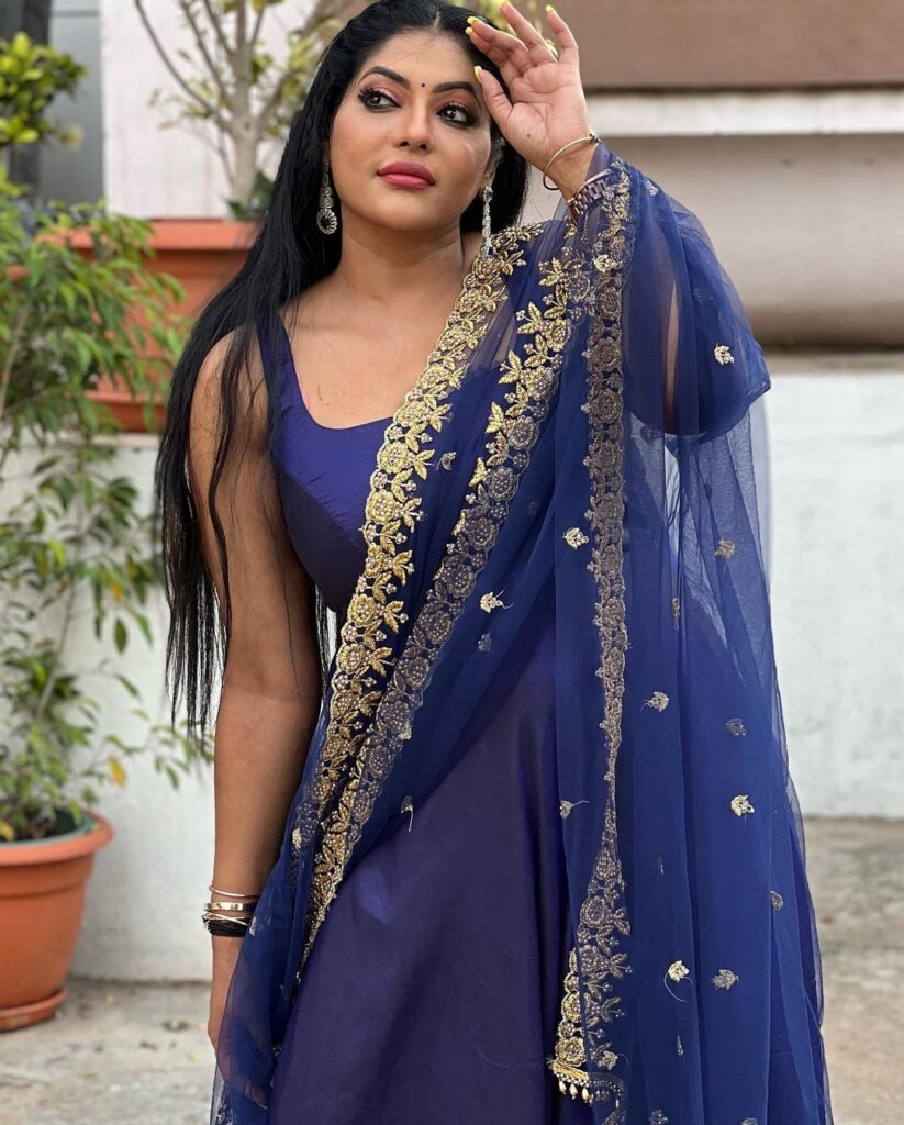 நெஞ்சழகுக்கு மேலும் அழகு சேர்க்கும் டாட்டூ…. அலப்பறை பண்ணும் போஸ்களில் ...